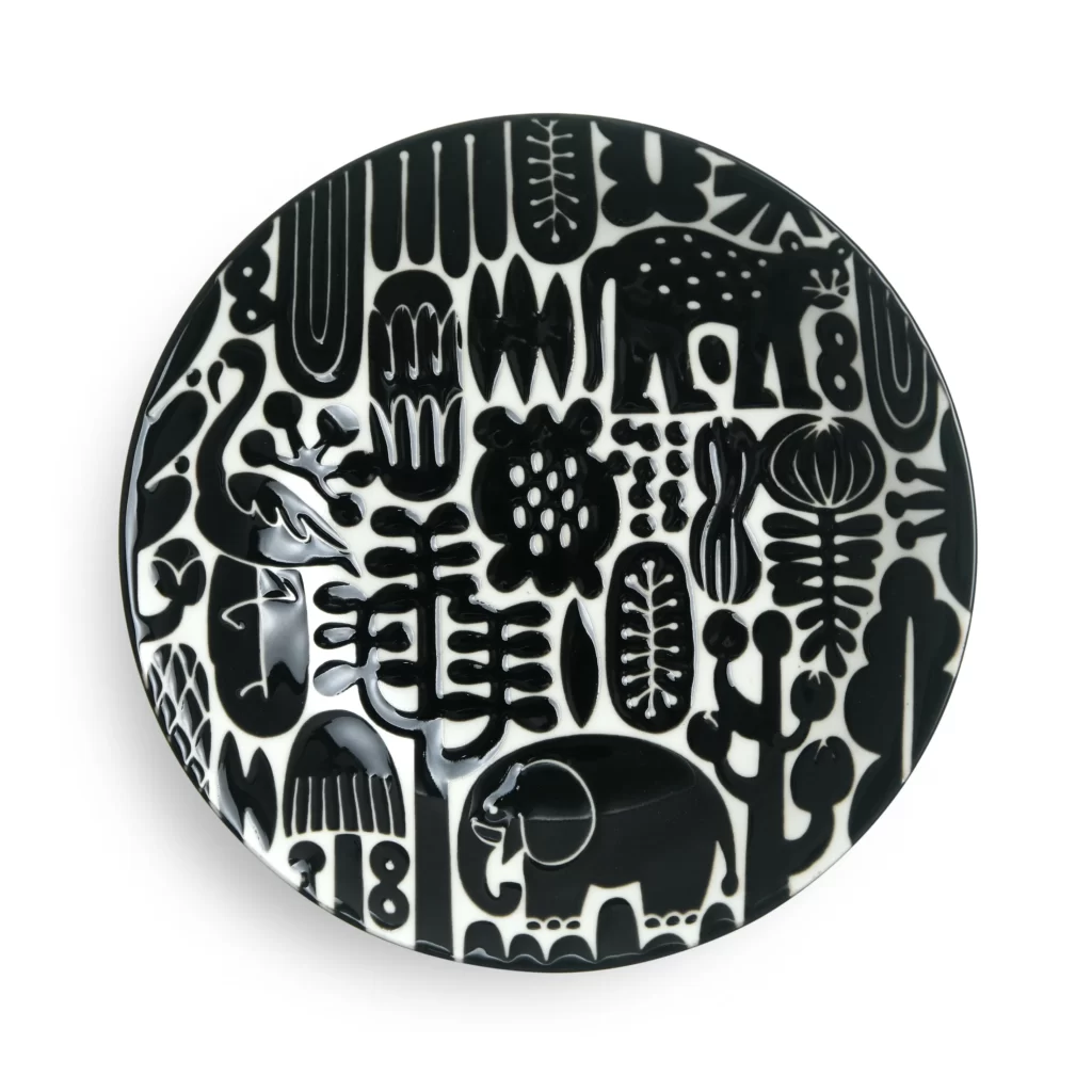 Hasami ware Japanese circle plate Black Made in Japan | Tokyo Store ...