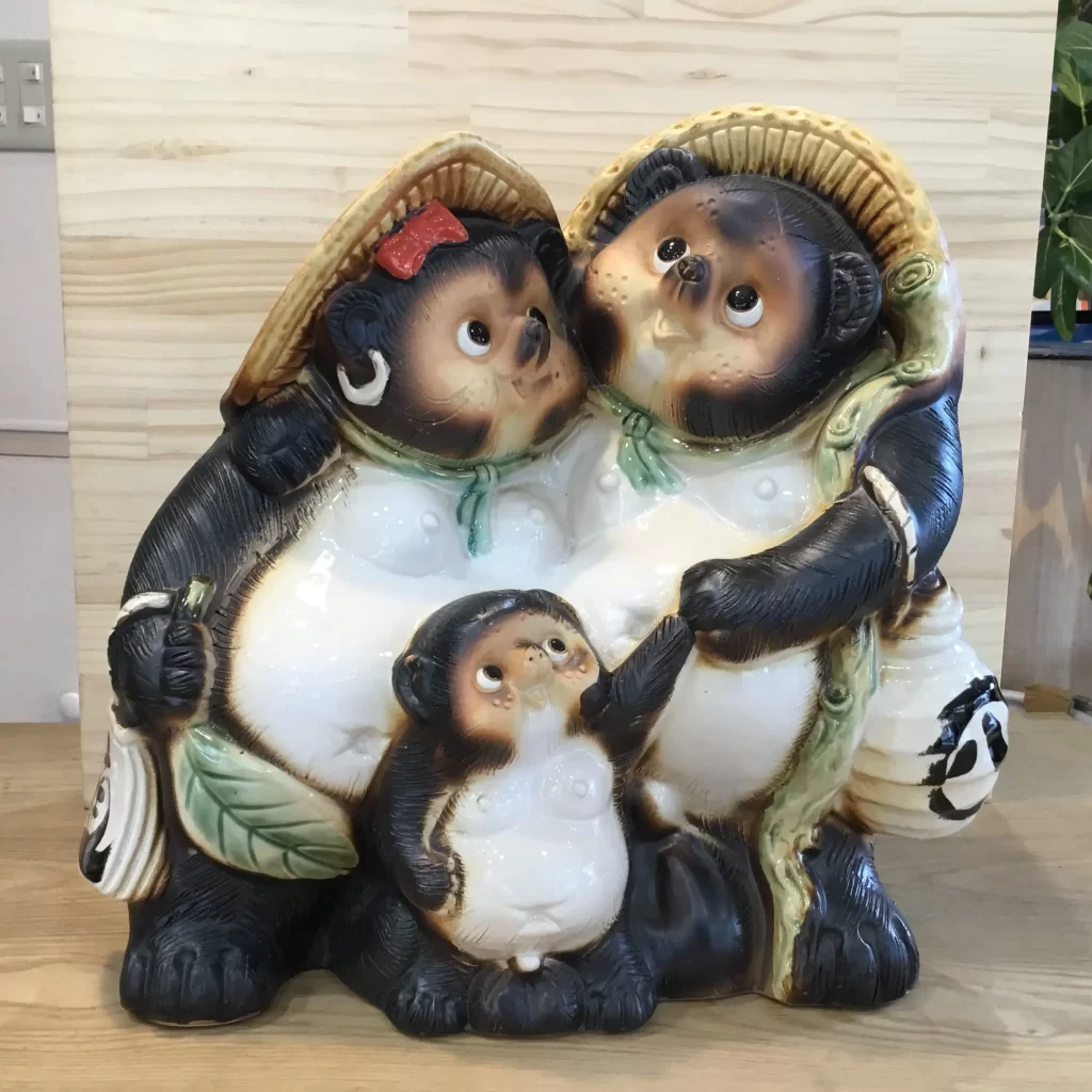 Traditional Shigaraki ware Tanuki raccoon dog family | Tokyo Store ...